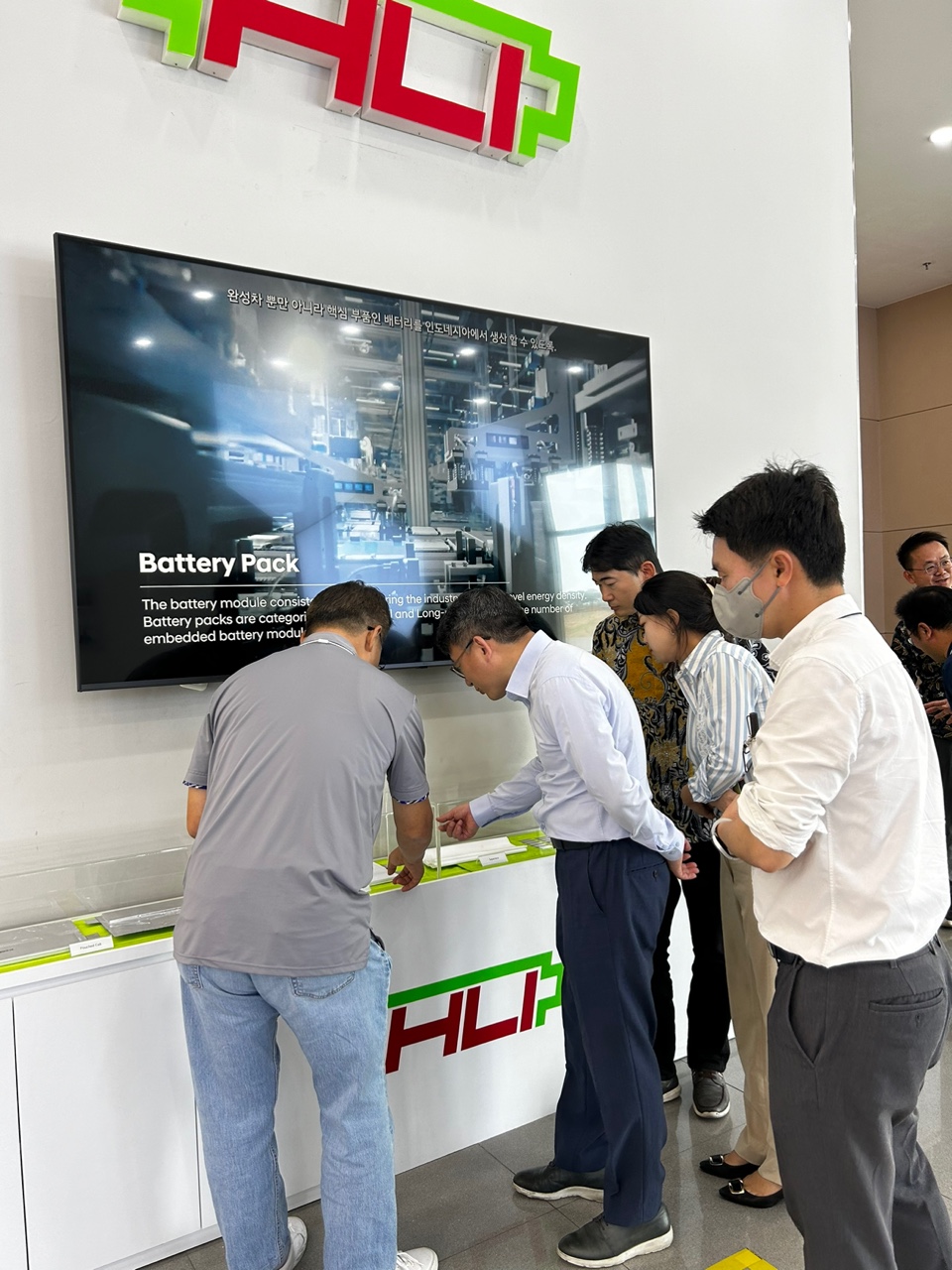 PT. HLI Green Power 배터리셀 공장 방문 상세보기|공관장 활동사항 | 주인도네시아 대한민국 대사관